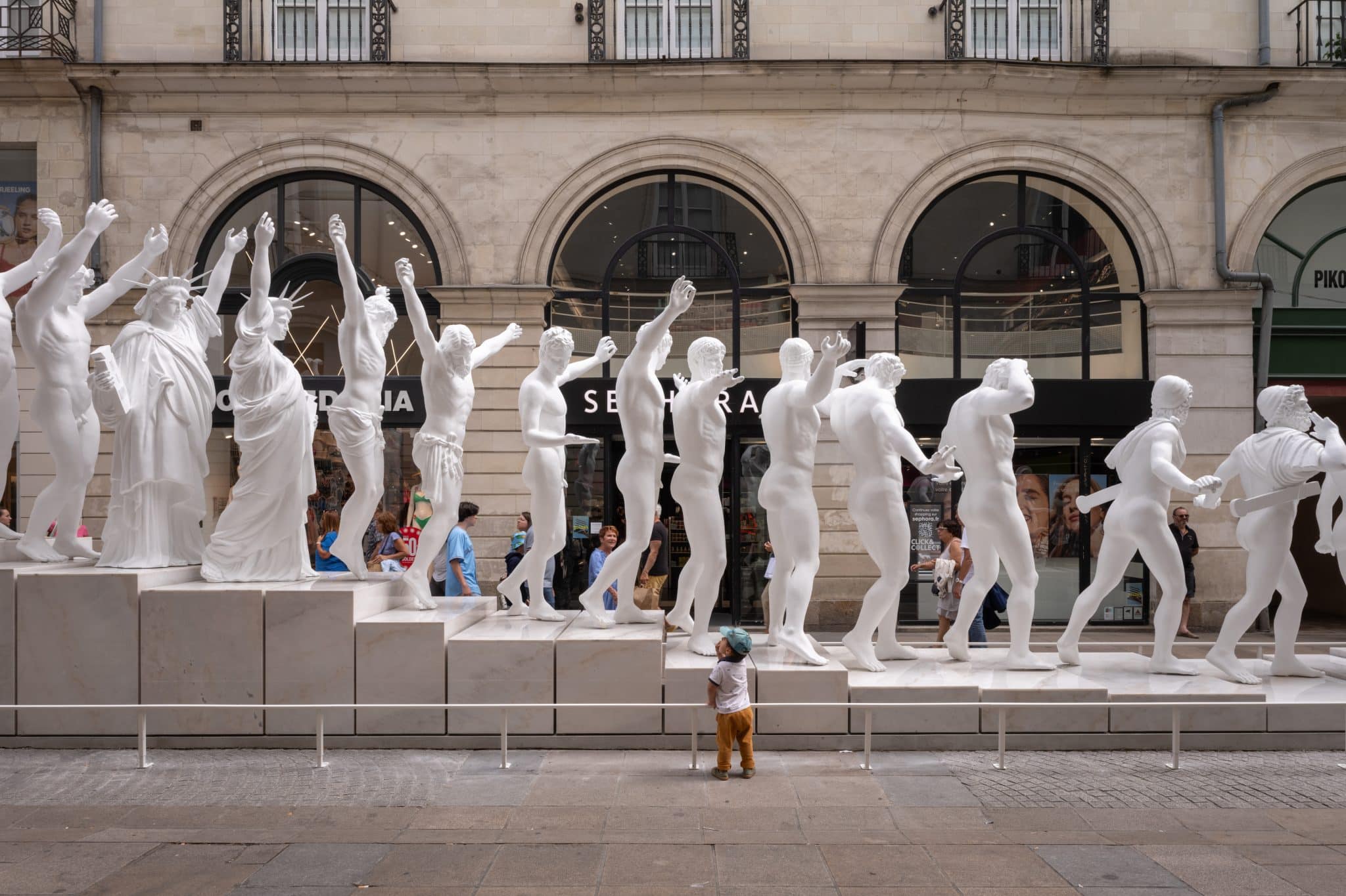 European Thousand-Arms Classical Sculpture - œuvre de Xu Zhen - Nantes ...